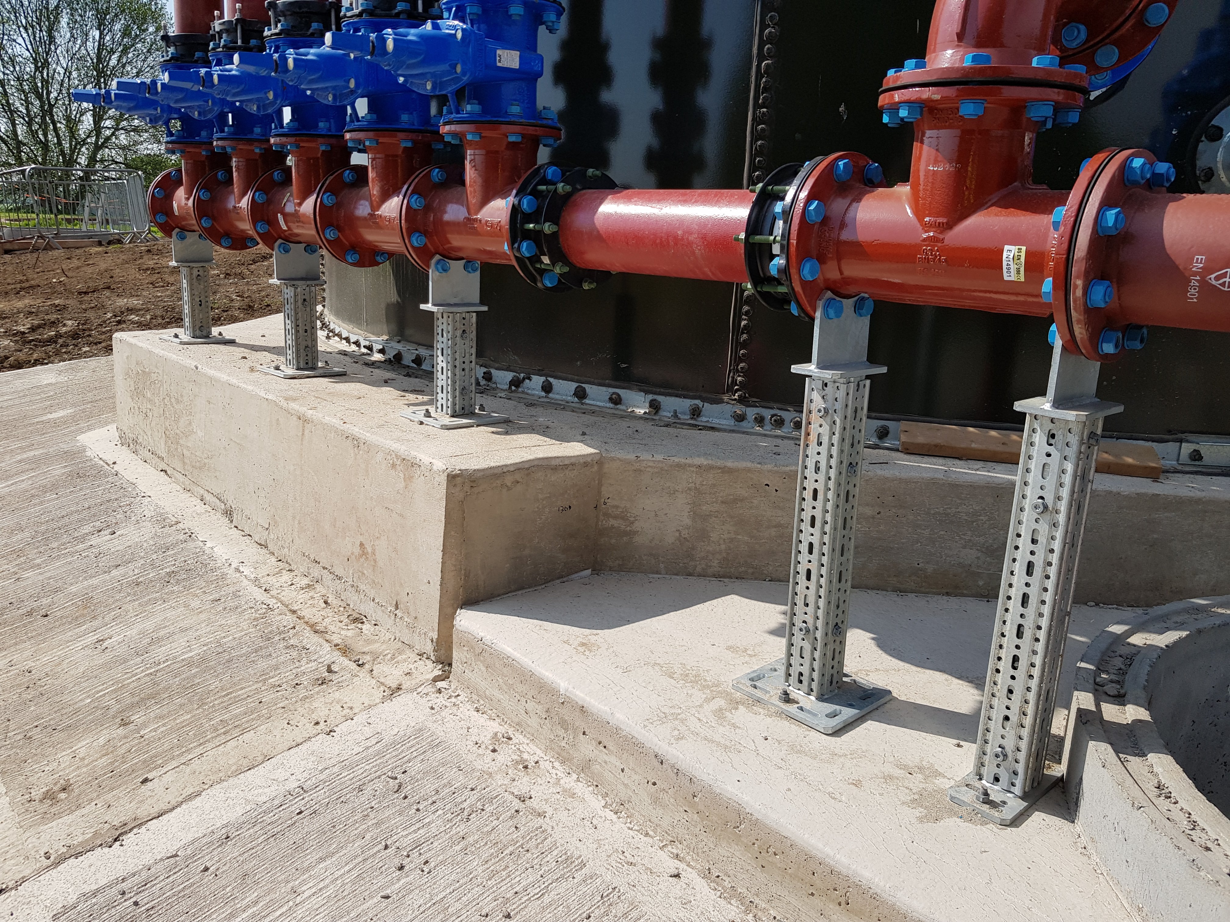 6 Myths About Installing Industrial Pipe Support Systems - MIDFIX